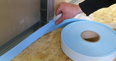 dB Strip 3+ acoustic strip for partition-walls - insulco.eu